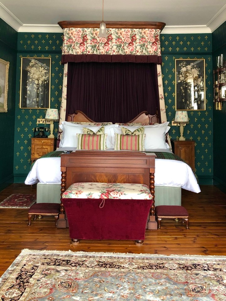 The Fife Arms Hotel – BLU BLAZER GUY